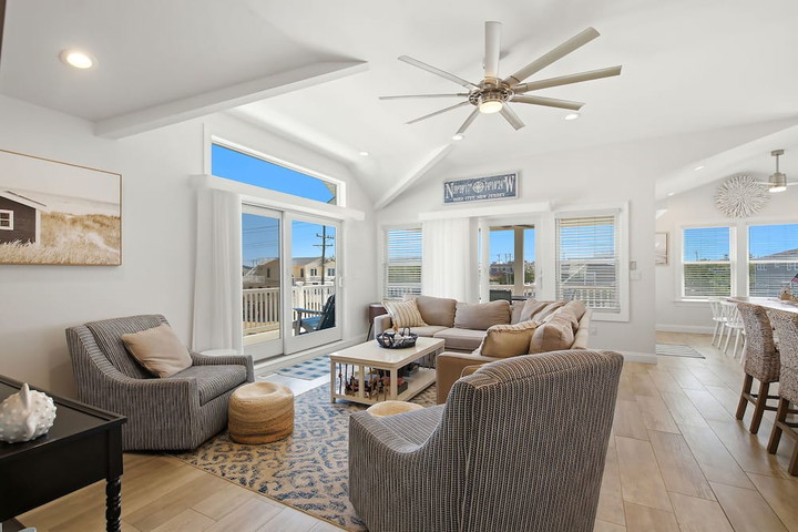 Awesome 5 Bed, 5 Bath, Heated Pool - Short Walk To The Beach! - Surf City