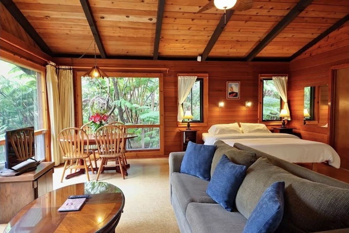 The Pacifica Inn/ The Volcano Room - Volcano, HI