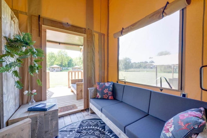 Two Luxury Glamping Lodges With Extra Sleeping Tent For Up To 14 People. Ideal For Large Families Or Groups Wanting Nature, Wellness And Comfort Together. Glamping Zeewolde. - Amersfoort