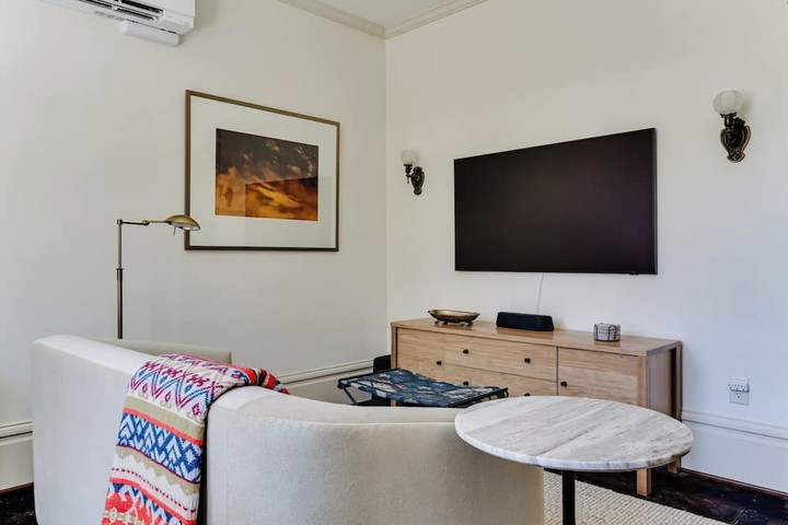 Campus Gem: Modern Apartment With Free Parking - Springfield, OR