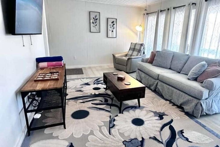 Sunlit Sands Destin Condo {Pet Friendly & Heated Pool} - Destin, FL