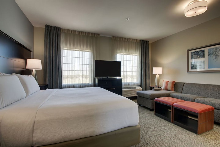 King Studio Suite W/ Kitchen | Free Breakfast! - The Colony, TX