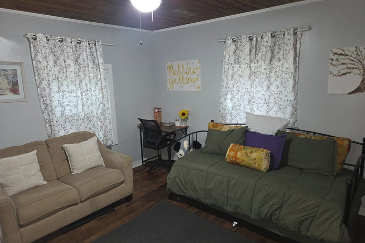 Yellow Mellow Sleeps 4 - Jackson, MS