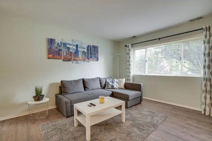 Just Remodeled Apartment Close To Airport And Mall - Arlington Heights, IL