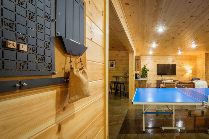 Blue Ridge Escape W Hot Tub, Two Decks, Game Room, Ev Charger, Dogs Welcome - Mineral Bluff, GA