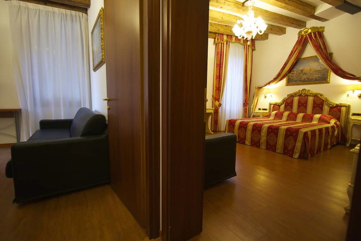 El Apartamento En Gran Canal Se Encuentra A Pocos Pasos Del Puente Rialto - Venecia