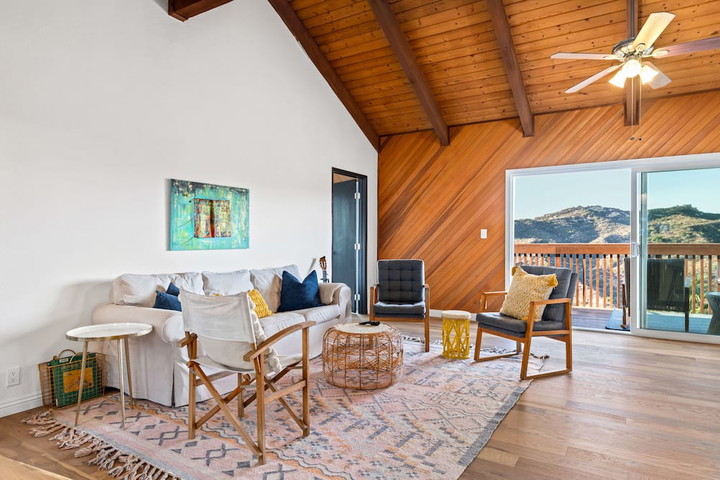 Topanga 3 Bdrm/2ba Mountain View Home With Huge Deck. - Calabasas, CA
