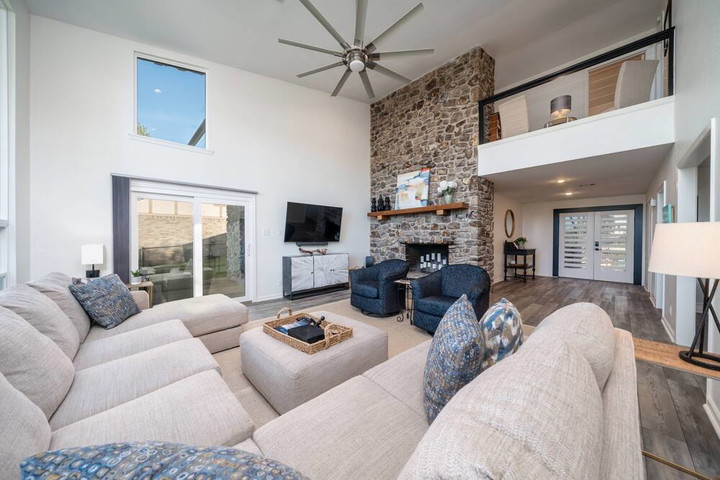 Lake Hamilton Retreat: Lakefront View, Private Dock, Kayaks, Fire Pit, Pet-friendly, And Game Room! - Hot Springs, AR
