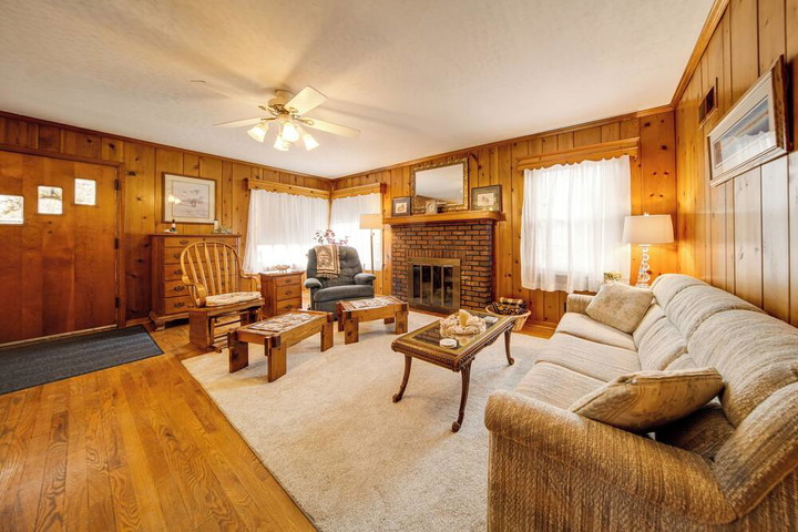 Walk To Edinboro Lake: Cozy Cottage W/ Porch! - Edinboro, PA