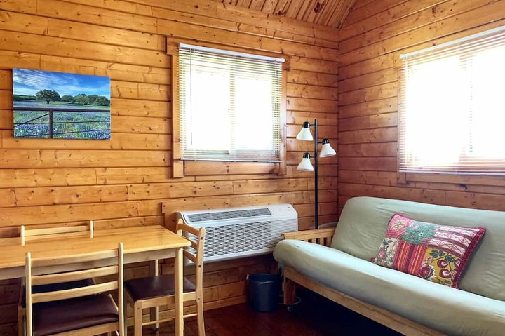 Peaceful Lakefront Cabin With Loft, Beach Access & Sunset Views In Buchanan Dam, Texas - Kingsland, TX