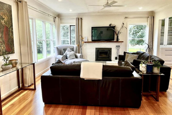 Whispering Waters: Family-friendly Cottage Rental In Tanybryn With Nearby Waterfalls - Great Ocean Road