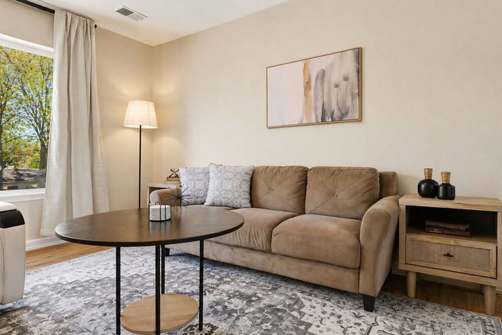 New! Cozy 1br Upper Unit In The Heart Of Roseville - Sterling Heights, MI