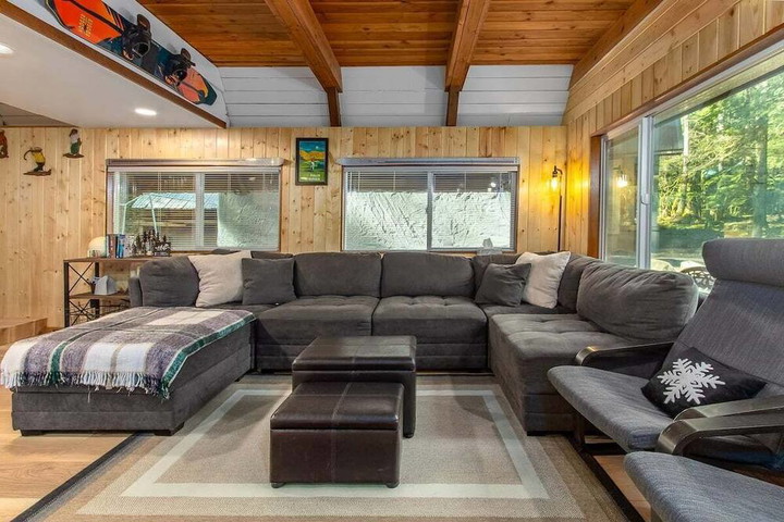 Tee & Ski Cabin | Mt Rainier, White Pass - Washington