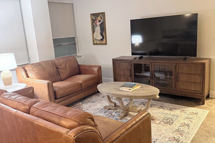 Newly Renovated Downtown Roanoke Apartment With Queen Bed & Free Private Parking - 로아노크