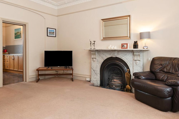 Connaught House - Central Location, Near The Beach - Tenby