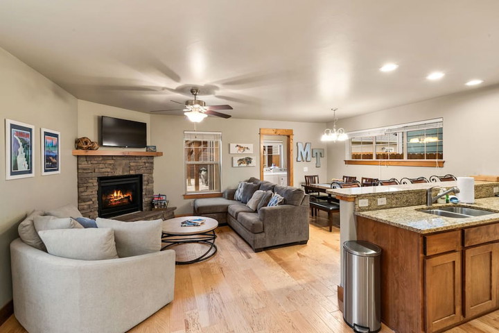 Charming Home By The Park With A Hot Tub - Bozeman, MT