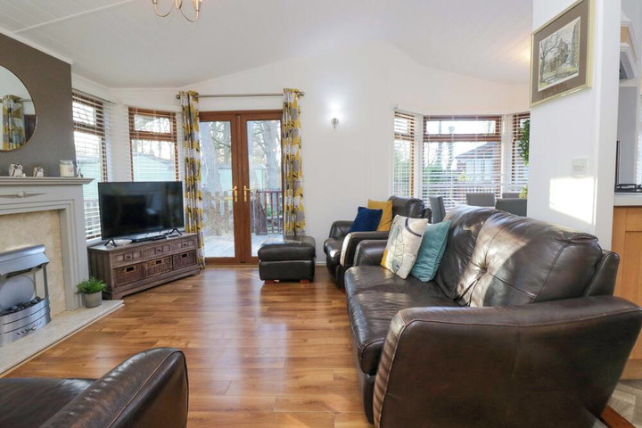 6 Waterside, Pet Friendly, With Pool In Windermere - Bowness-on-Windermere