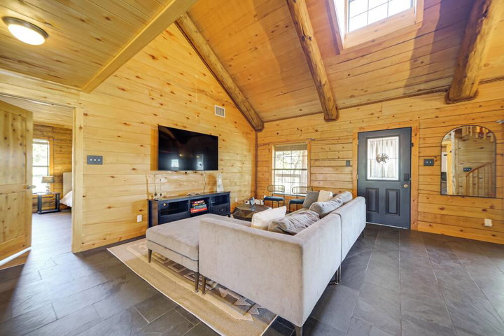 5 Mi To Dtwn Dripping Springs: Cabin W/ Jacuzzi! - Dripping Springs, TX