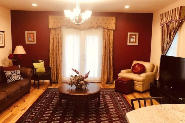 Cameron Charmer Pristine Downtown Apt With Double Master Suites - Winchester, VA