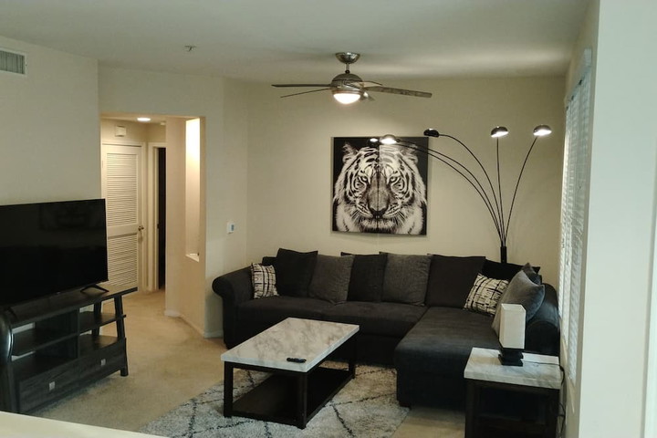 Cozy 2-bd/2ba Apt! 5mins To Disney! Angel Stadium! Honda Center! The Outlets! - Garden Grove, CA