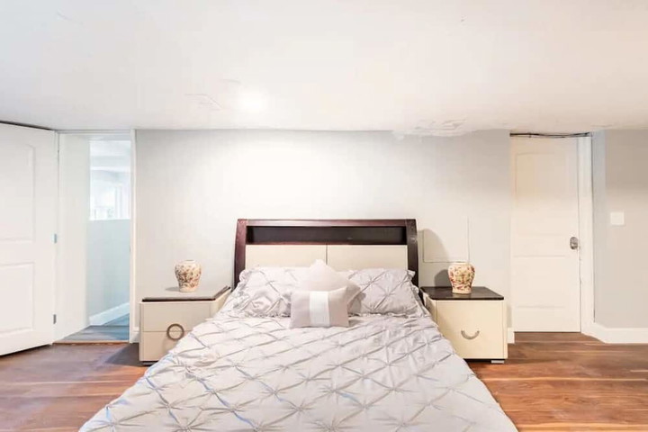 Hillsborough Haven: Private Pool, Hot Tub & Scenic Views In A Gated House. - Half Moon Bay, CA