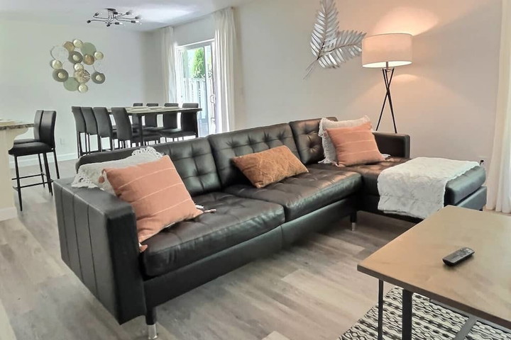 4br,4 King Beds, 5 Minute Walk To Edgefield Mcmenamins, Pool Table, Full Kitchen - Gresham, OR