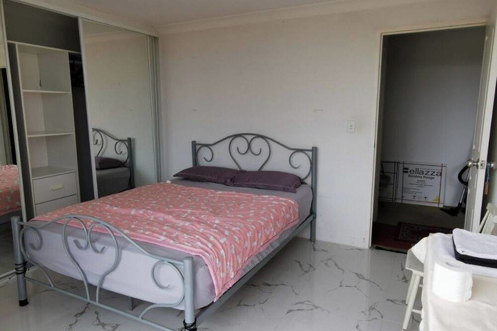 Room- Cozy Guest Room In Regents Park - Auburn