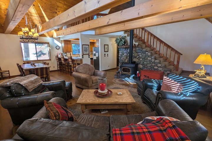 Spectacular Views, Full Amenities Access, Walk To Pools/gym, Sledding Out Back! - Truckee, CA