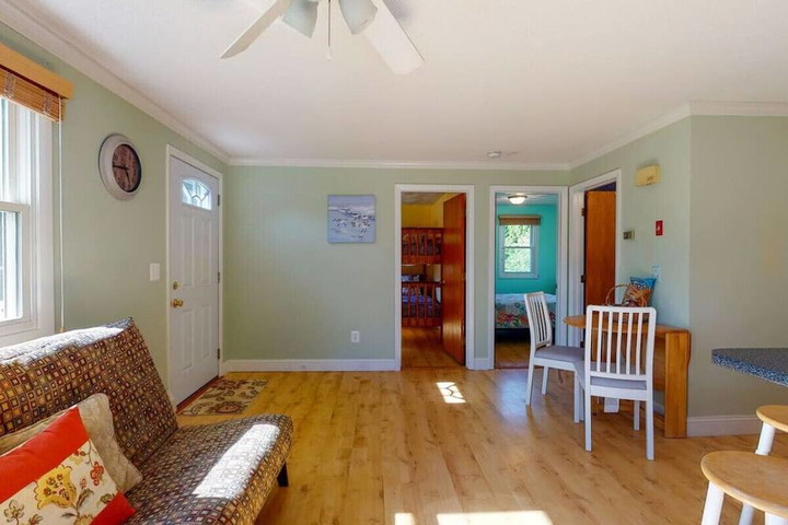 Charming 2 Br Green Hill Beach Cottage - Charlestown, RI
