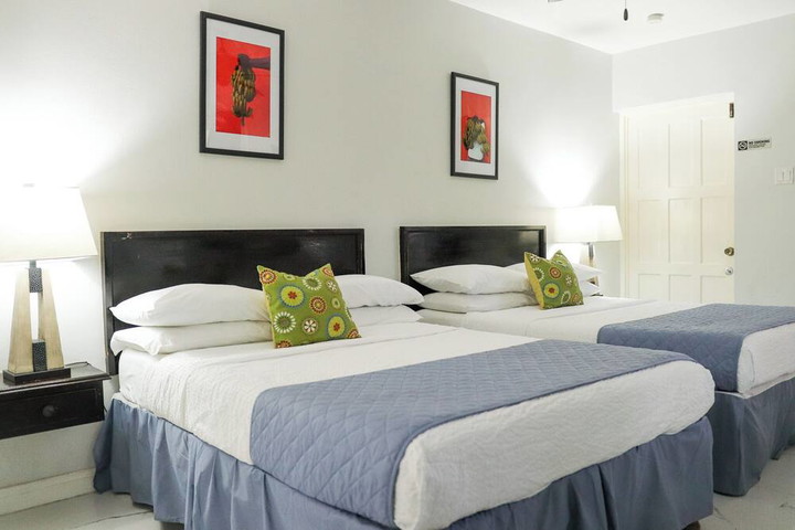 Spacious Boutique Hotel With 12 En-suites And Wifi, Ac In Delightful Negril - Negril