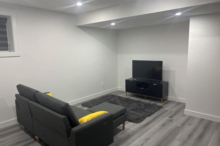 Peniel Place - Your Peaceful Home Away From Home - Airdrie