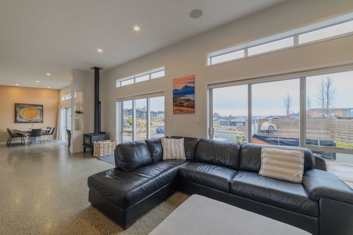 Summit Views | 4br + Fireplace | Tekapo Retreat - Lake Tekapo, New Zealand