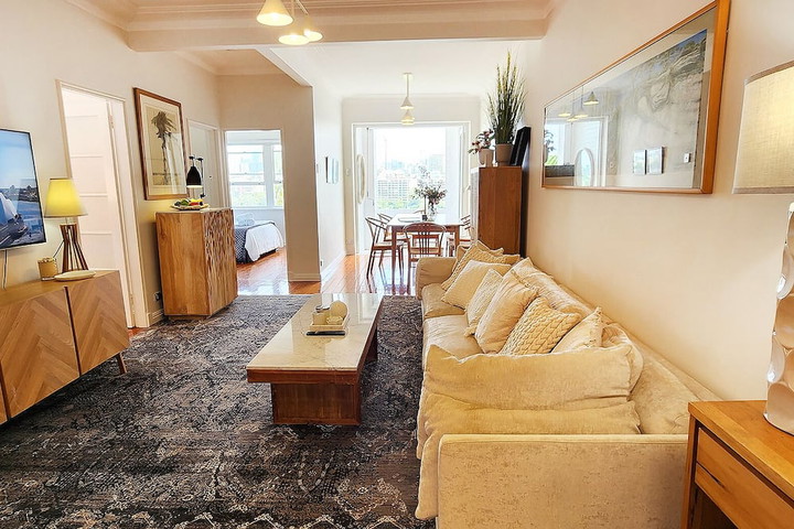 Elegantly Appointed Apartment With Harbour Views - Bondi Beach
