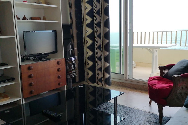 This Oceanfront Apartment Boasts A Remarkable Location. - Biarritz