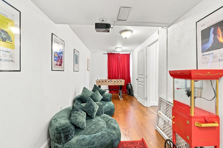 Themed Bedrooms, Movie Room & Firepit Yard - Westminster, CO