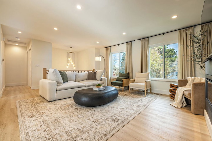 Designer Centennial Home With 2 Living Rooms And Grill - Highlands Ranch, CO