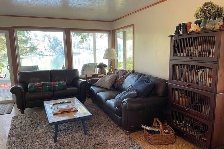 Cozy Waterfront Cabin On Puget Sound. Relax In A Serene Setting At Bryan's Inn. - Gig Harbor, WA