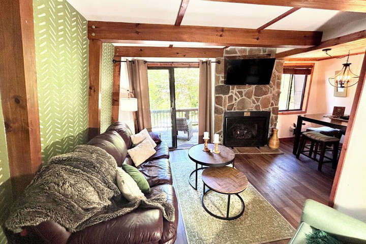 Dog-friendly Banner Elk Condo W/ Slope View And Deck - Sugar Mountain, NC