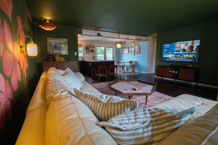 The Rhody House - A Stylish Seattle Area Getaway Near Lake & Hiking - Marysville, WA