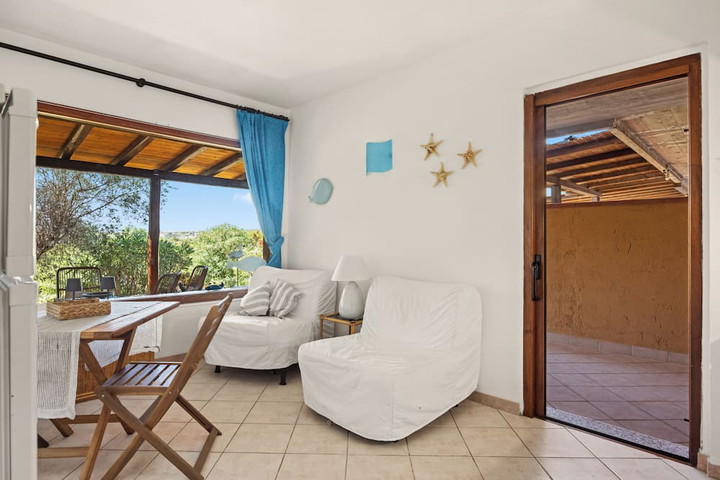 Casa Letizia: A Cheerful Apartment 200 Meters From The Sea With A Veranda Overlooking The Bay - Golfo Aranci