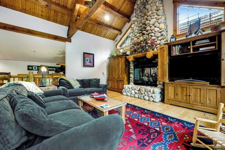 Spacious Cozy Cabin W/ Deck, Private Hot Tub, Grill - Amazing In-village Locale - Jackson, WY