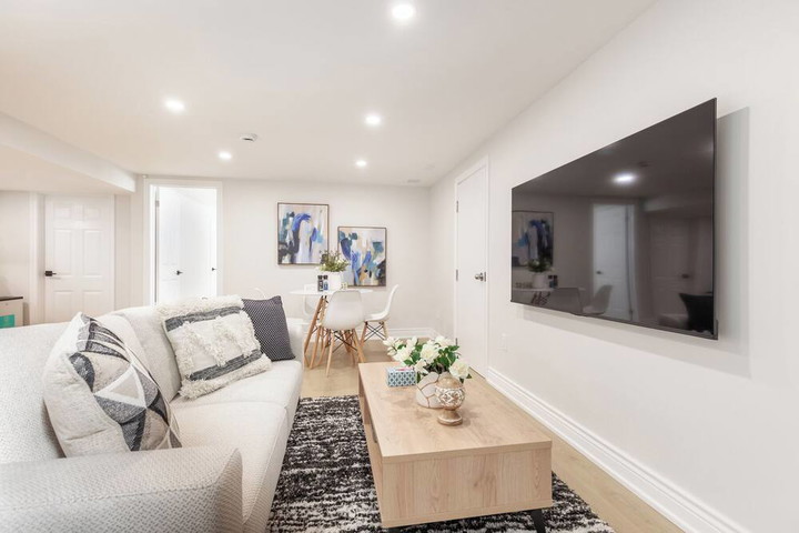 Newly Renovated 2-bedroom Lower Level Suite - Vaughan
