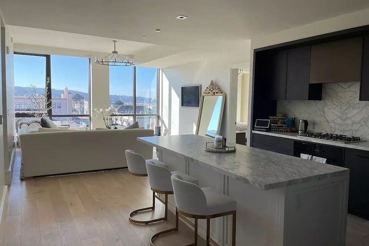 Luxury Golden Gate Views From Cow Hollow! - San Francisco, CA