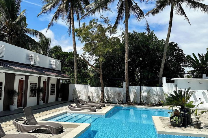Solstice Suites With Pool 52 Pax Capacity - Amadeo