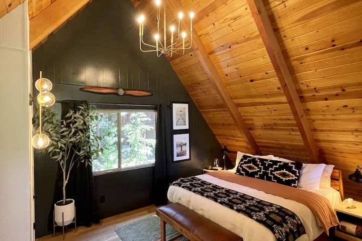 Hot Tub, Secluded A-frame, Fire Place - San Bernardino, CA