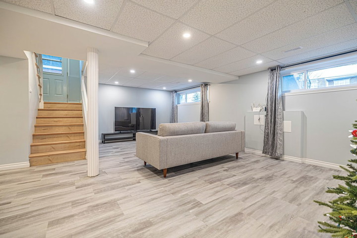 Entire New House 5bdr , Close To Dt Mtl, 4 Parking - Longueuil