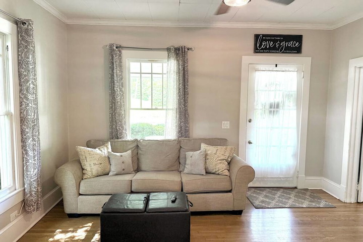 D-liteful Stay In Downtown Newton - Hickory, NC