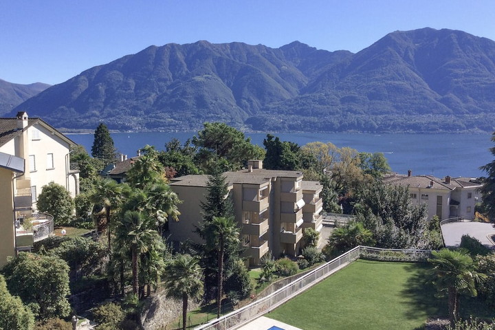 Appartement Bien Meublé Dans Un Endroit Calme Et Central Avec Vue Et Piscine - Suisse