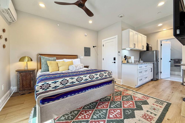 The Claret Cup Suite At The Hesch - Premier Location- Railyard Arts District - Santa Fe, NM