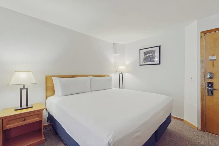 Main St. Gem - Pool & Hot Tub - Walk To Lifts, Dog-friendly, Third Floor - Aspen